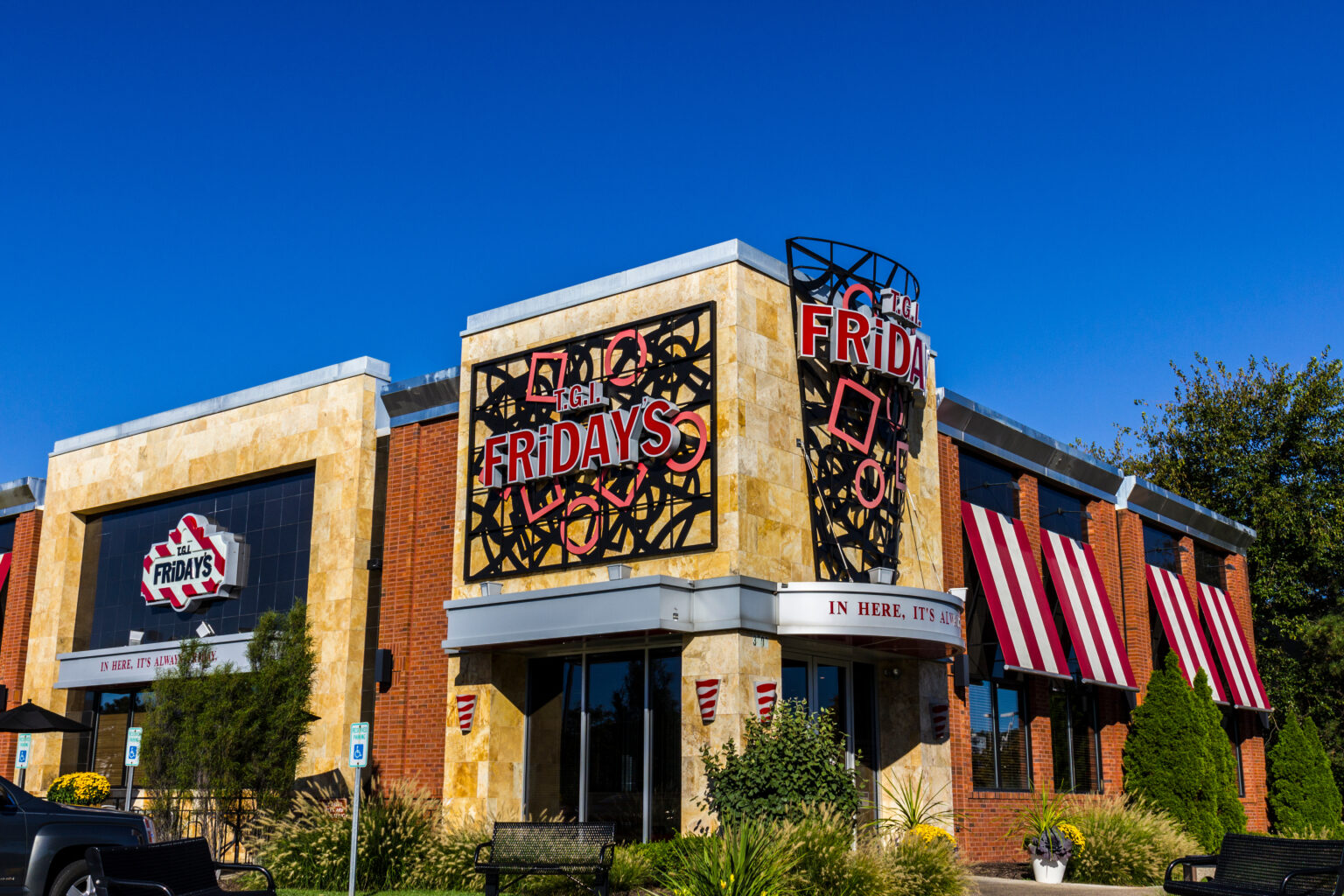 How To Eat Vegan At TGI Fridays: Every Plant-Based Option