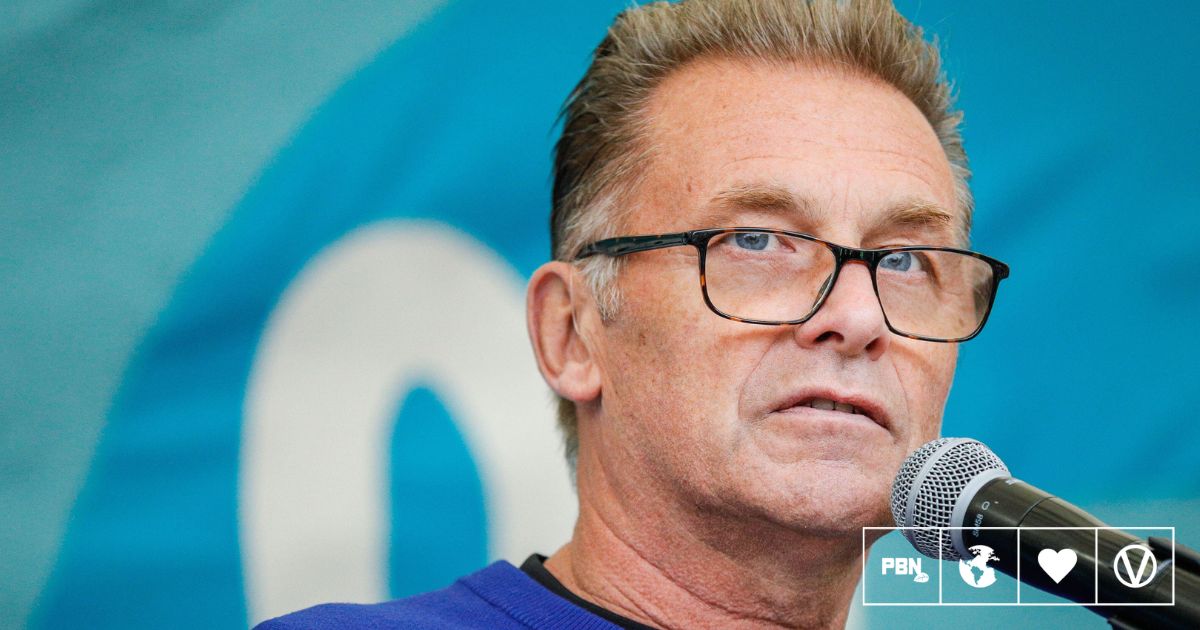 Chris Packham Resigns From The RSPCA
